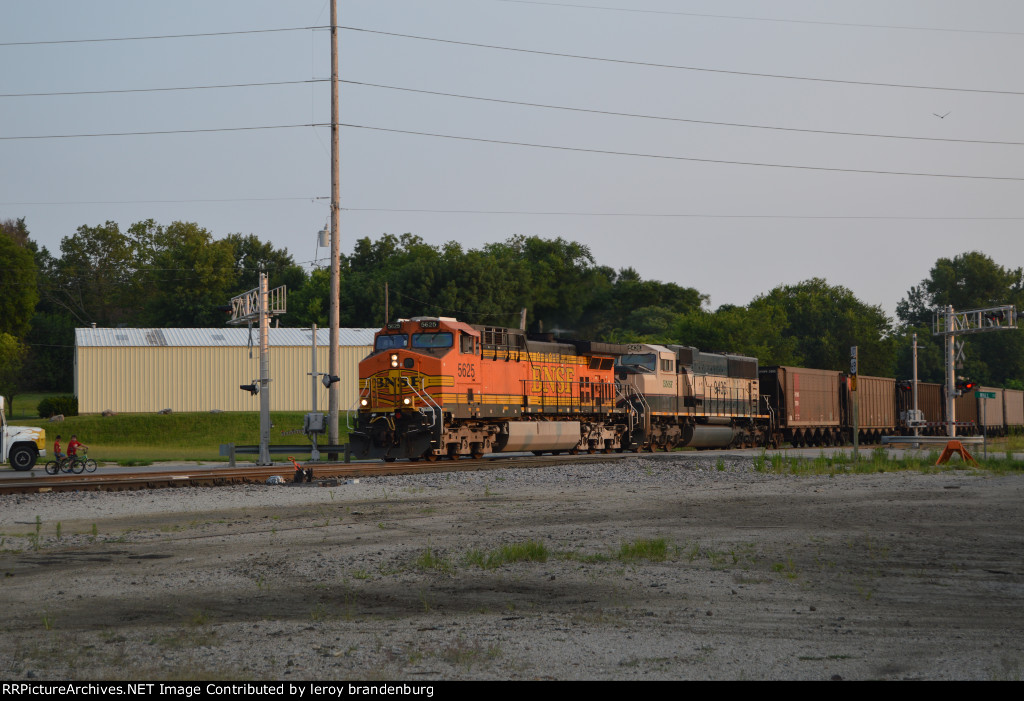 BNSF 5625 leads an empty coal train